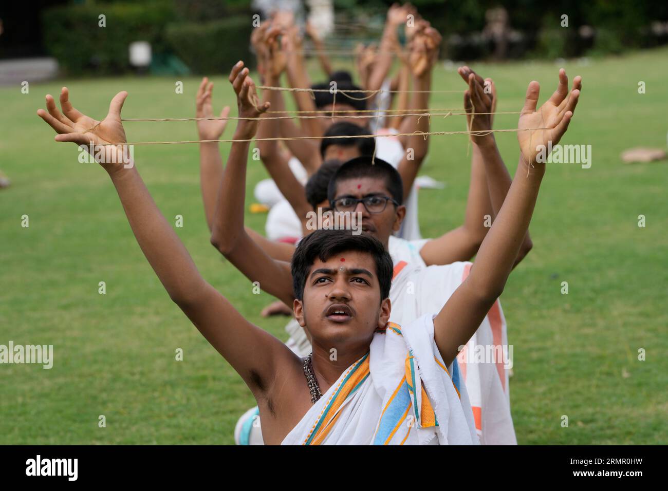 Students of the Swaminarayan Gurukul Vishwavidya Pratishthanam (SGVP ...