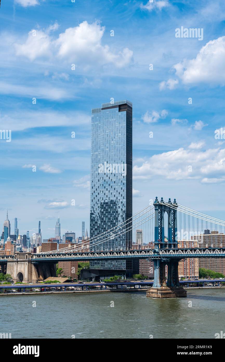 architecture of historic bridge in manhattan. bridge connecting Lower ...