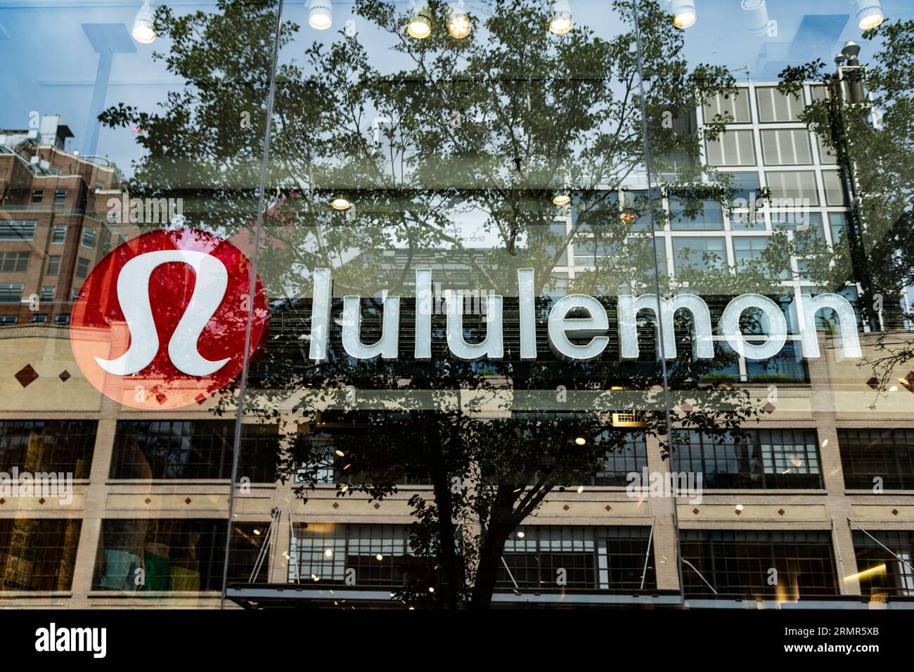 Lululemon athletica logo hi-res stock photography and images - Alamy