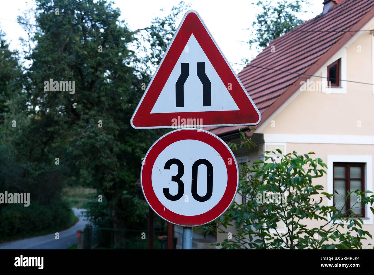Red triangle danger signs hi-res stock photography and images - Alamy