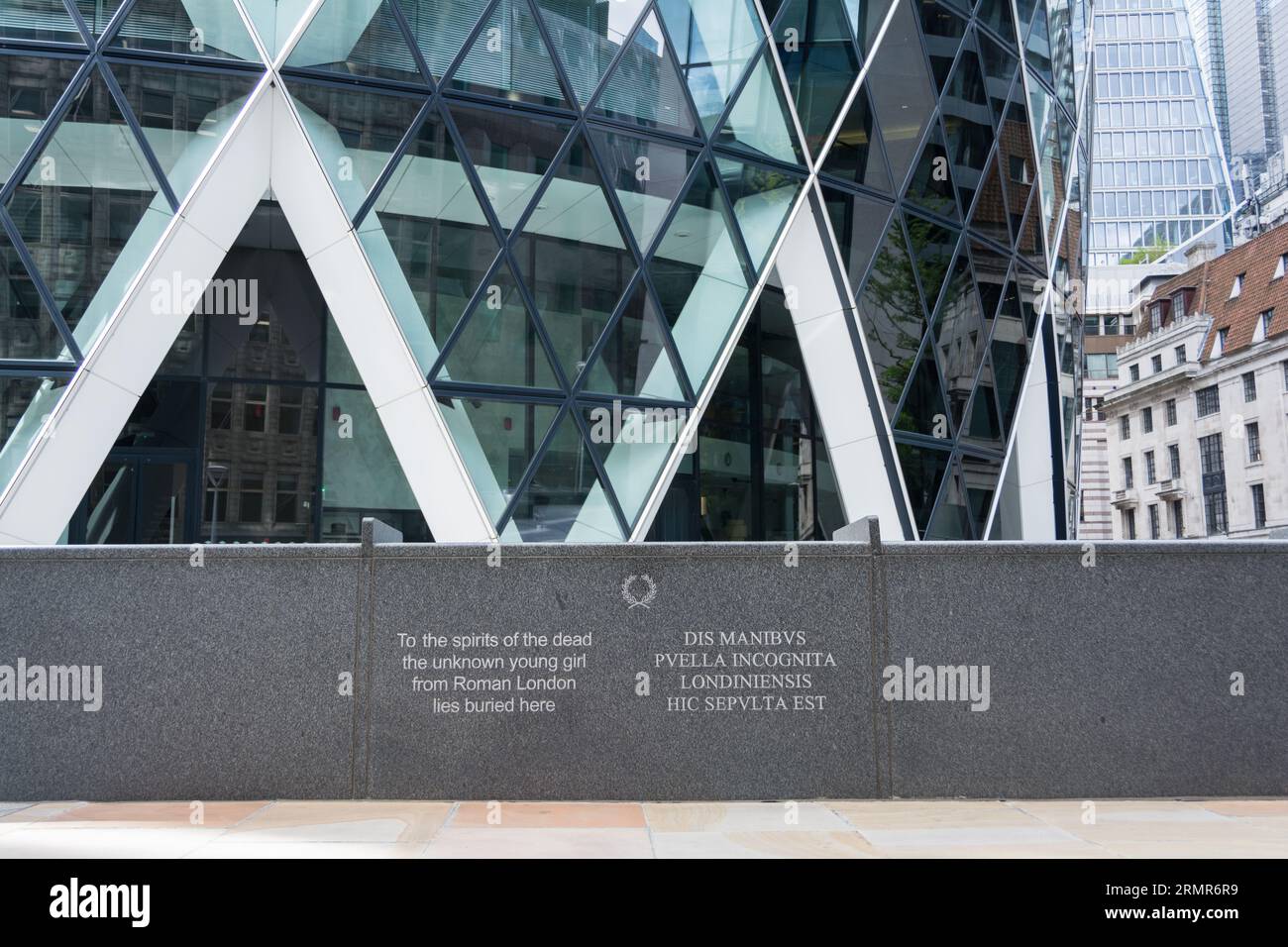 Under the Gherkin building - To the spirits of the dead the unknown ...
