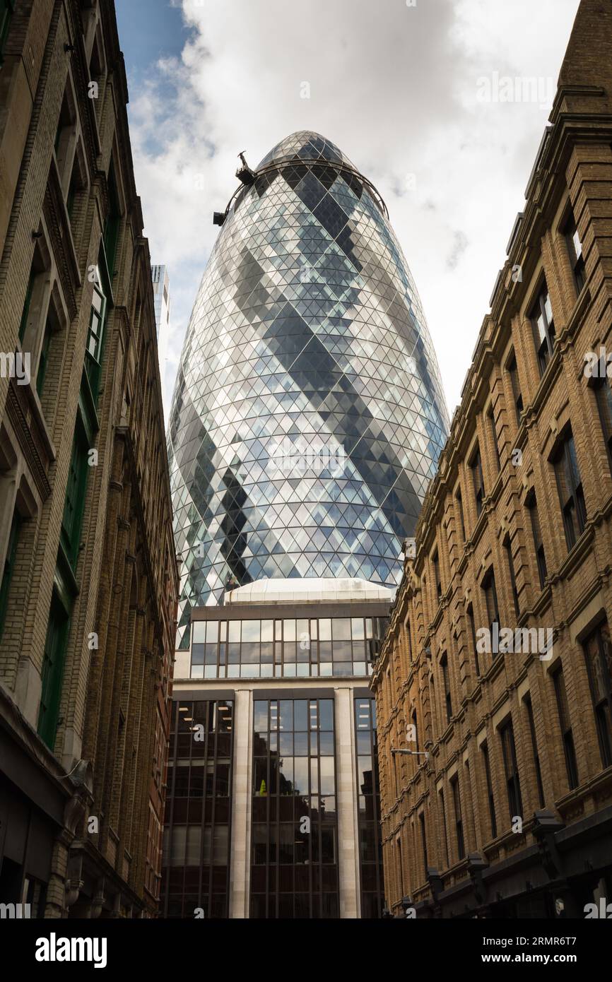 The iconic Norman Foster Gherkin skyscraper in the City of London ...