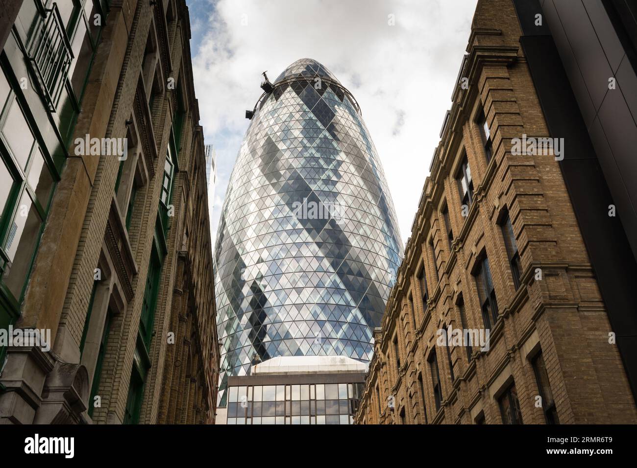 The iconic Norman Foster Gherkin skyscraper in the City of London ...