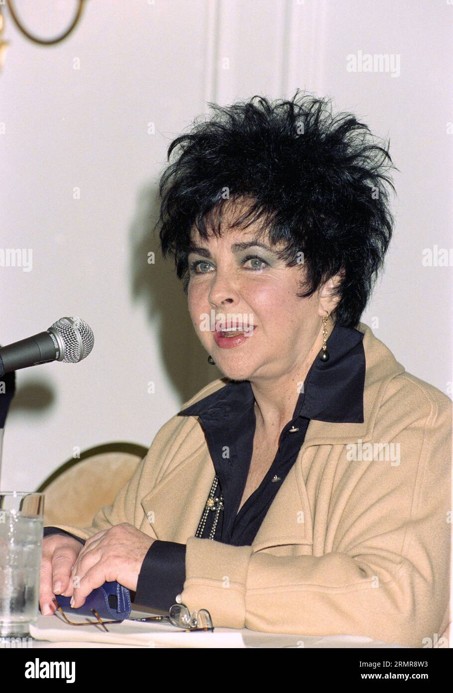 LOS ANGELES, CA. 24th January 1997: Actress Elizabeth Taylor announces ...