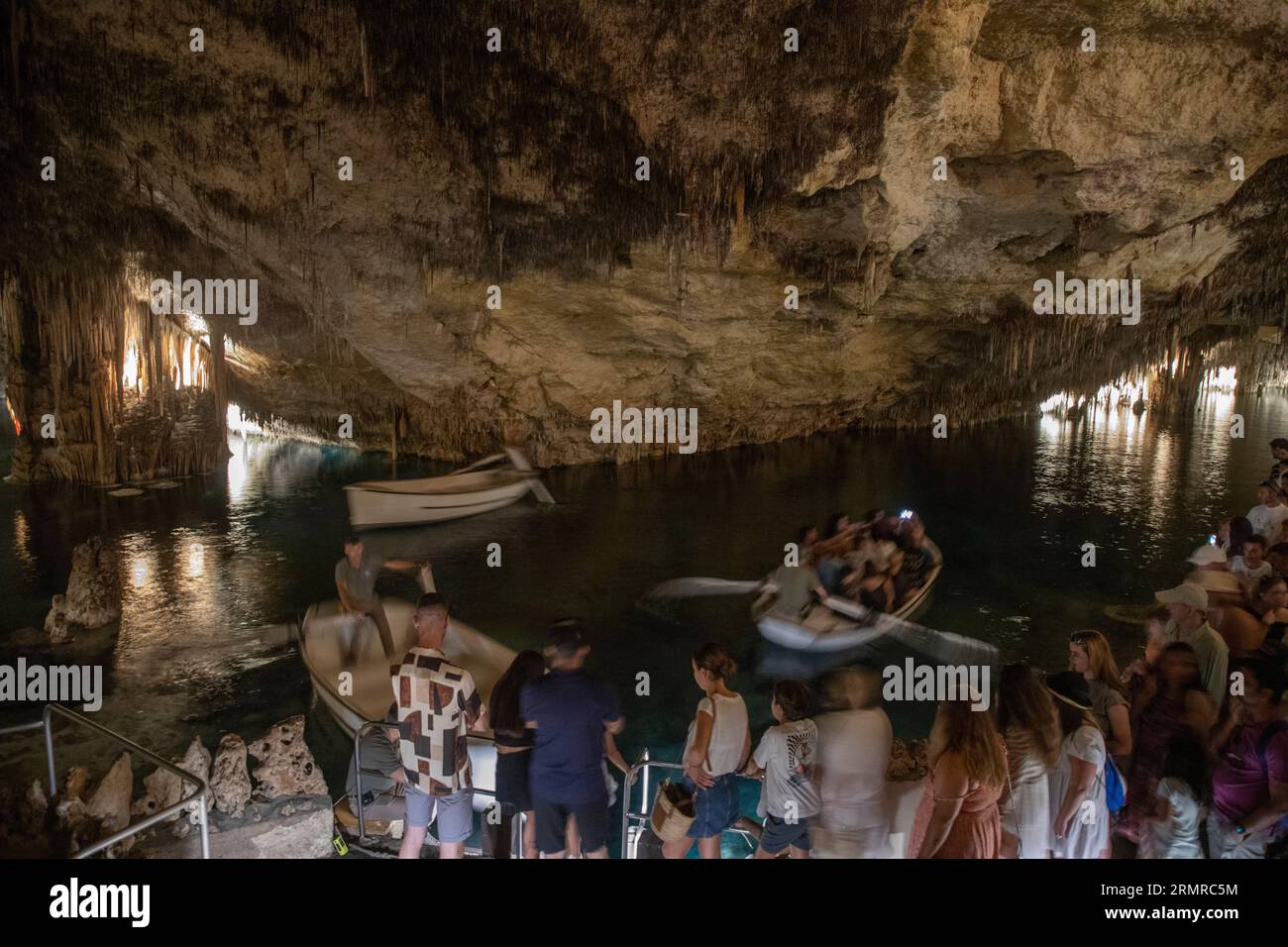 Manacor, Spain. 28th Aug, 2023. Visitors to the Dragon Caves in Porto ...