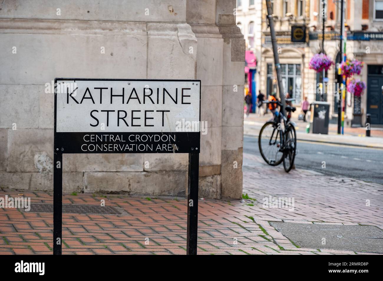 Croydon town centre sign hi-res stock photography and images - Alamy