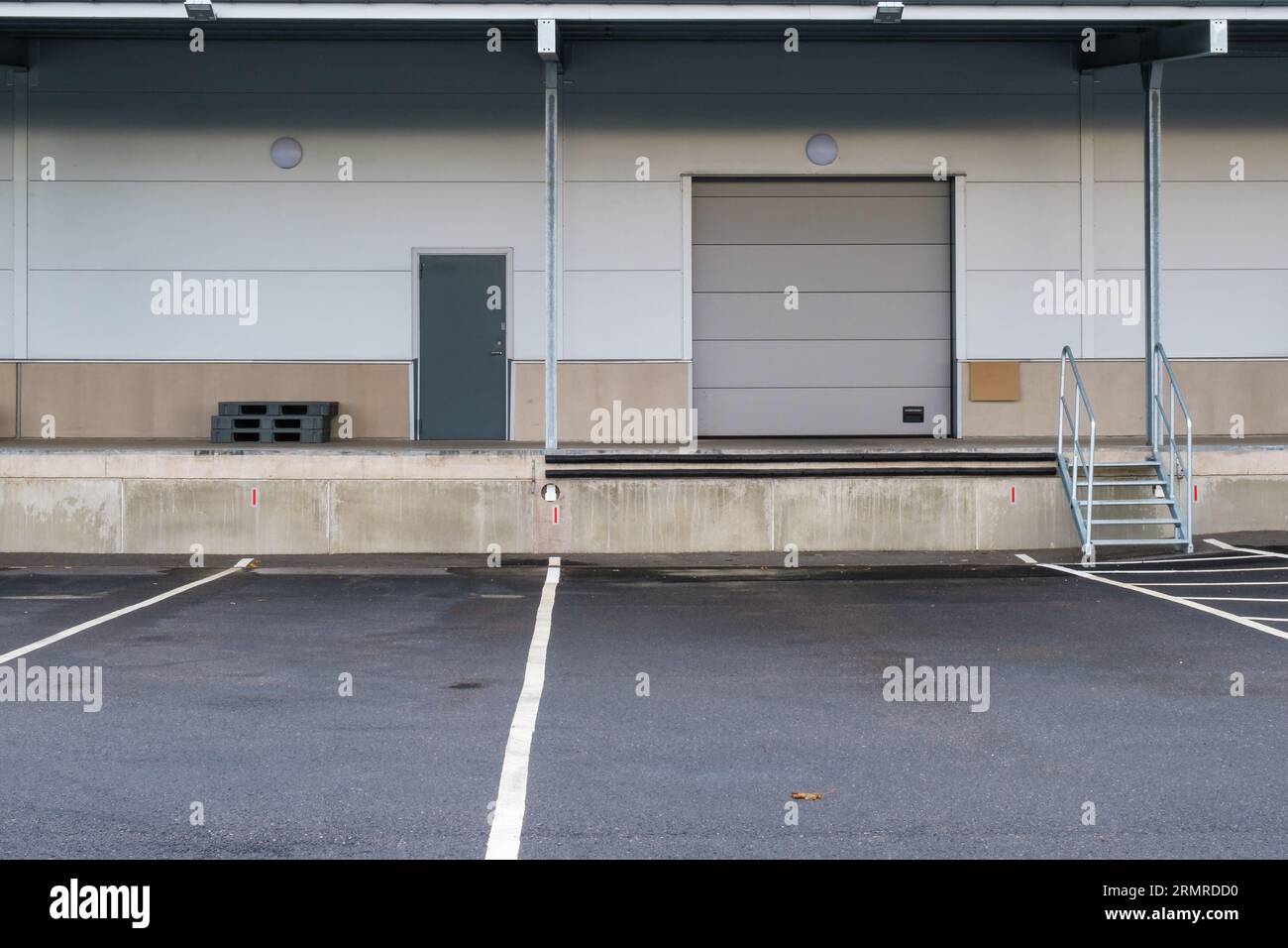 Empty loading dock at a industrial building Stock Photo - Alamy