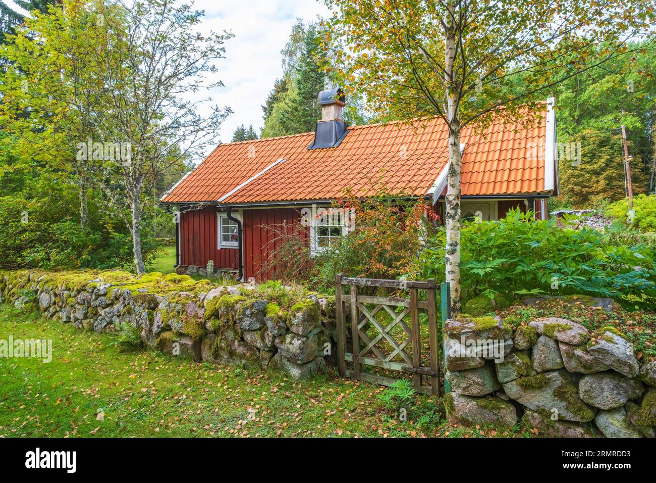 Idyllic red cottage stone hi-res stock photography and images - Alamy