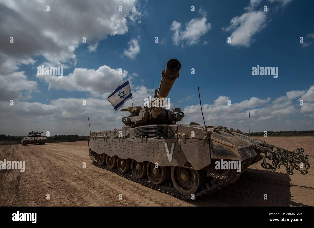 Idf gaza tanks hi-res stock photography and images - Alamy