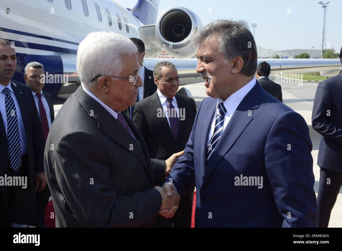 Palestinian President Mahmoud Abbas (L) shakes hands with Turkish ...