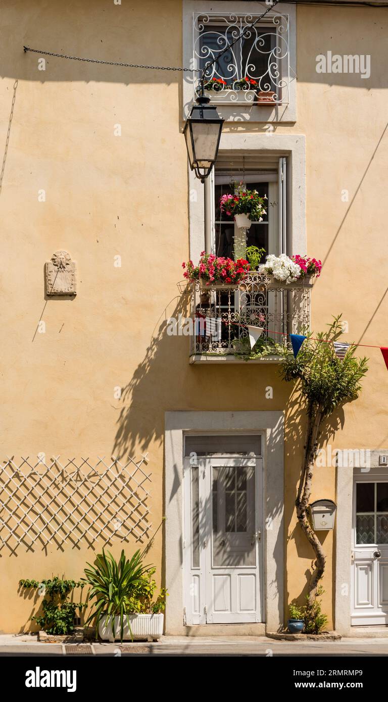 Old house dewelling hi-res stock photography and images - Alamy