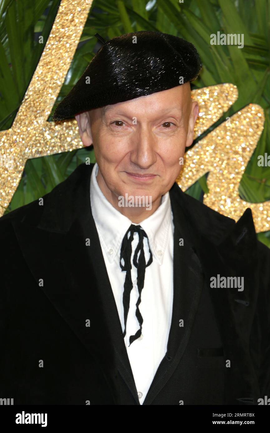 Stephen Jones attends The Fashion Awards 2017 at Royal Albert Hall in ...