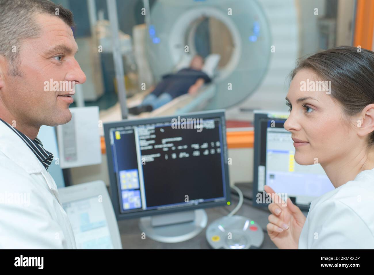 Man x ray machine nurse hi-res stock photography and images - Alamy