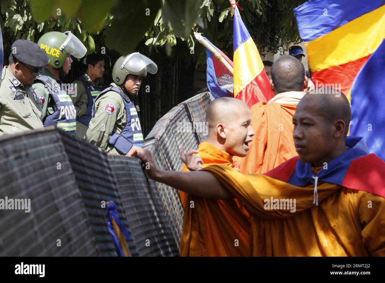 (140811) -- PHNOM PENH, Aug. 11, 2014 -- Khmer Krom monks gather ...