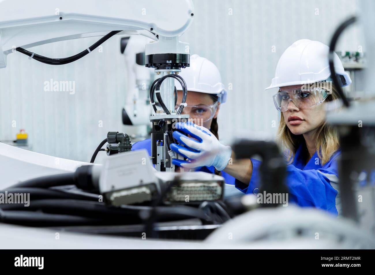Cobots and factory hi-res stock photography and images - Alamy