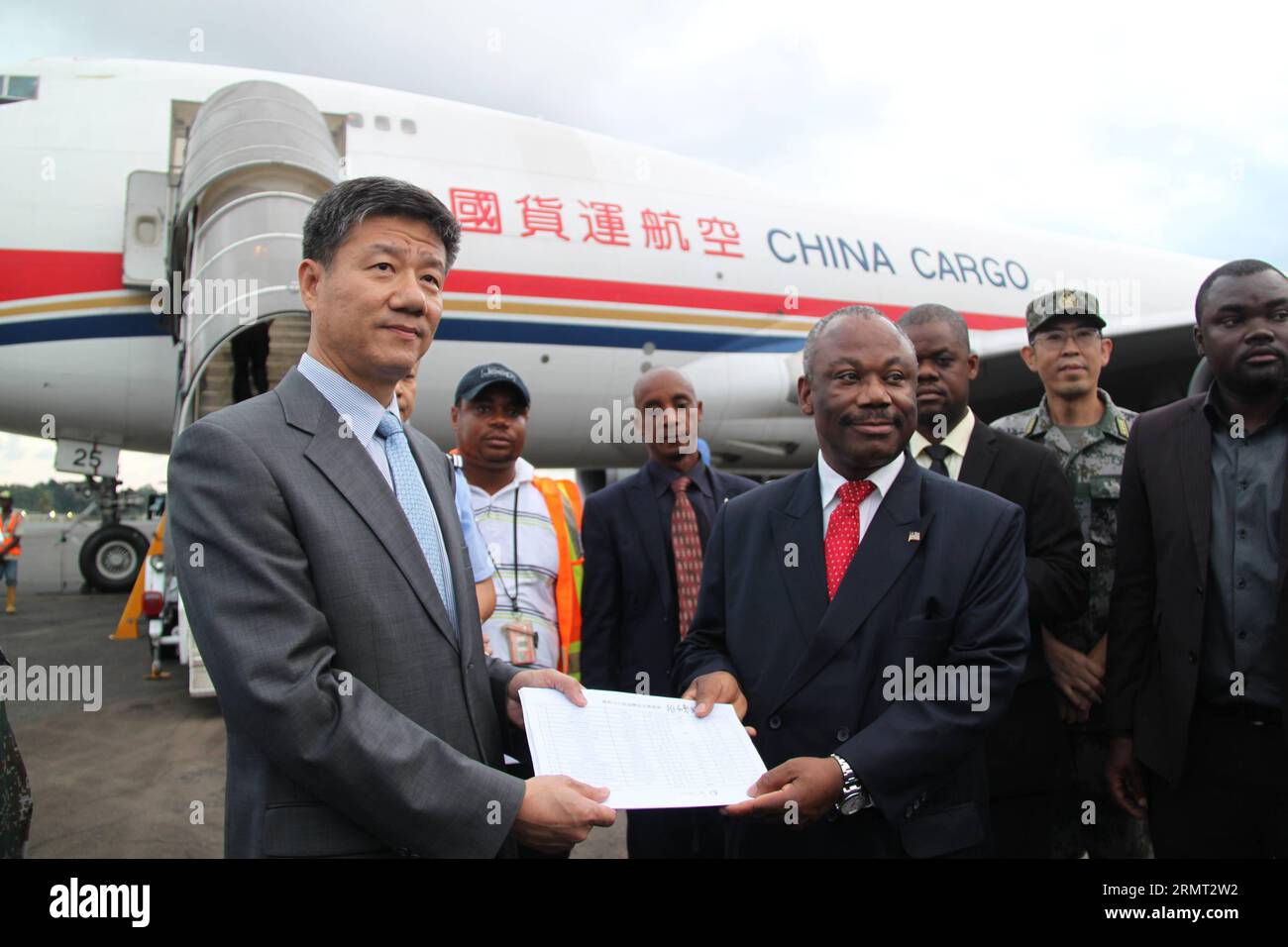 (140811) -- MONROVIA, Aug. 11, 2014 -- Chinese Ambassador to Liberia ...