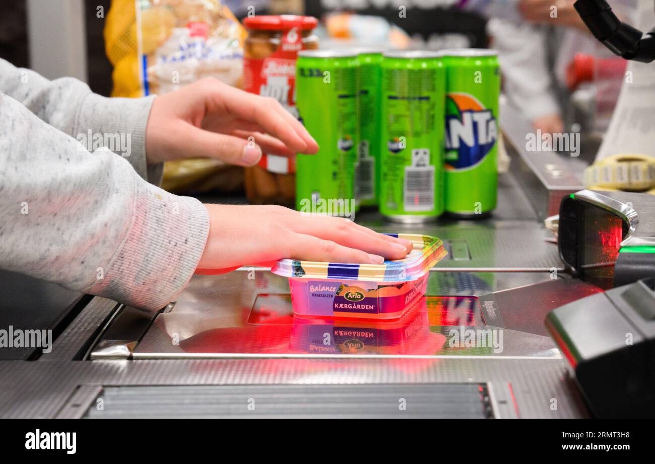 Hanover, Germany. 30th Aug, 2023. A cashier scans butter at the ...