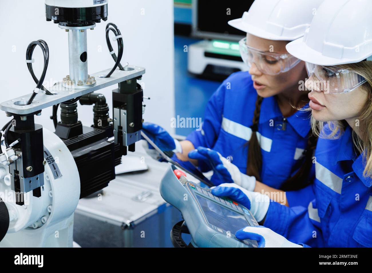 Cobots and factory hi-res stock photography and images - Alamy