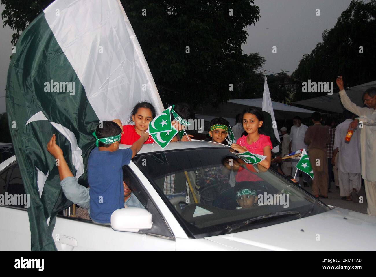 (140814) -- ISLAMABAD, Aug. 14, 2014 -- Pakistani children participate ...