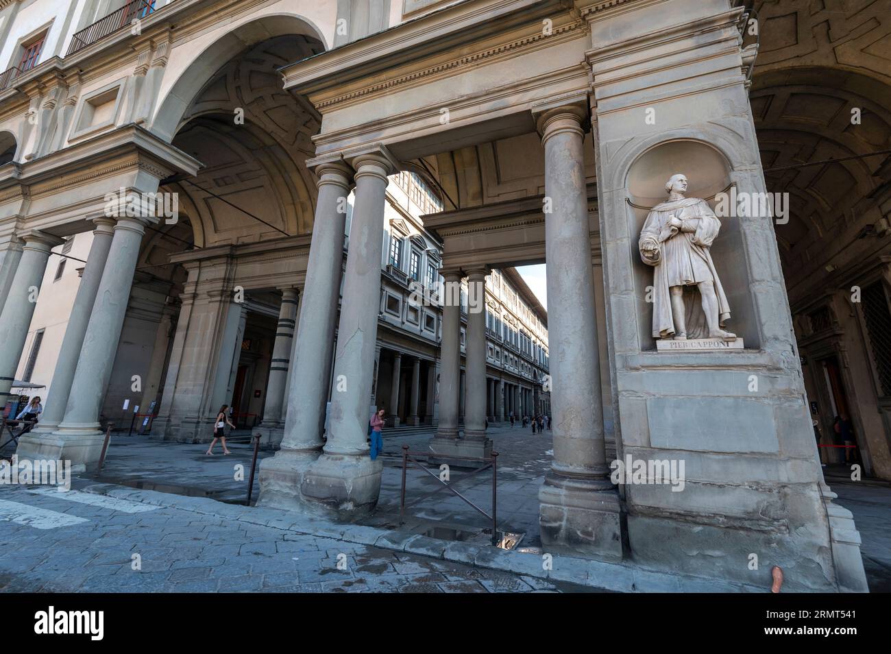 On the facade and main arch entrance into the Uffizi Gallery, is a ...