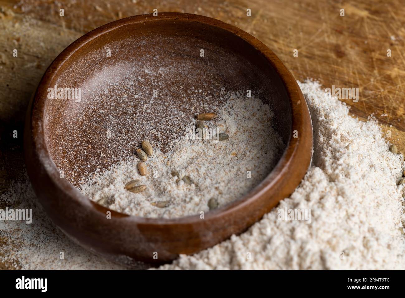 Wheat flour with bran for cooking bread Stock Photo - Alamy