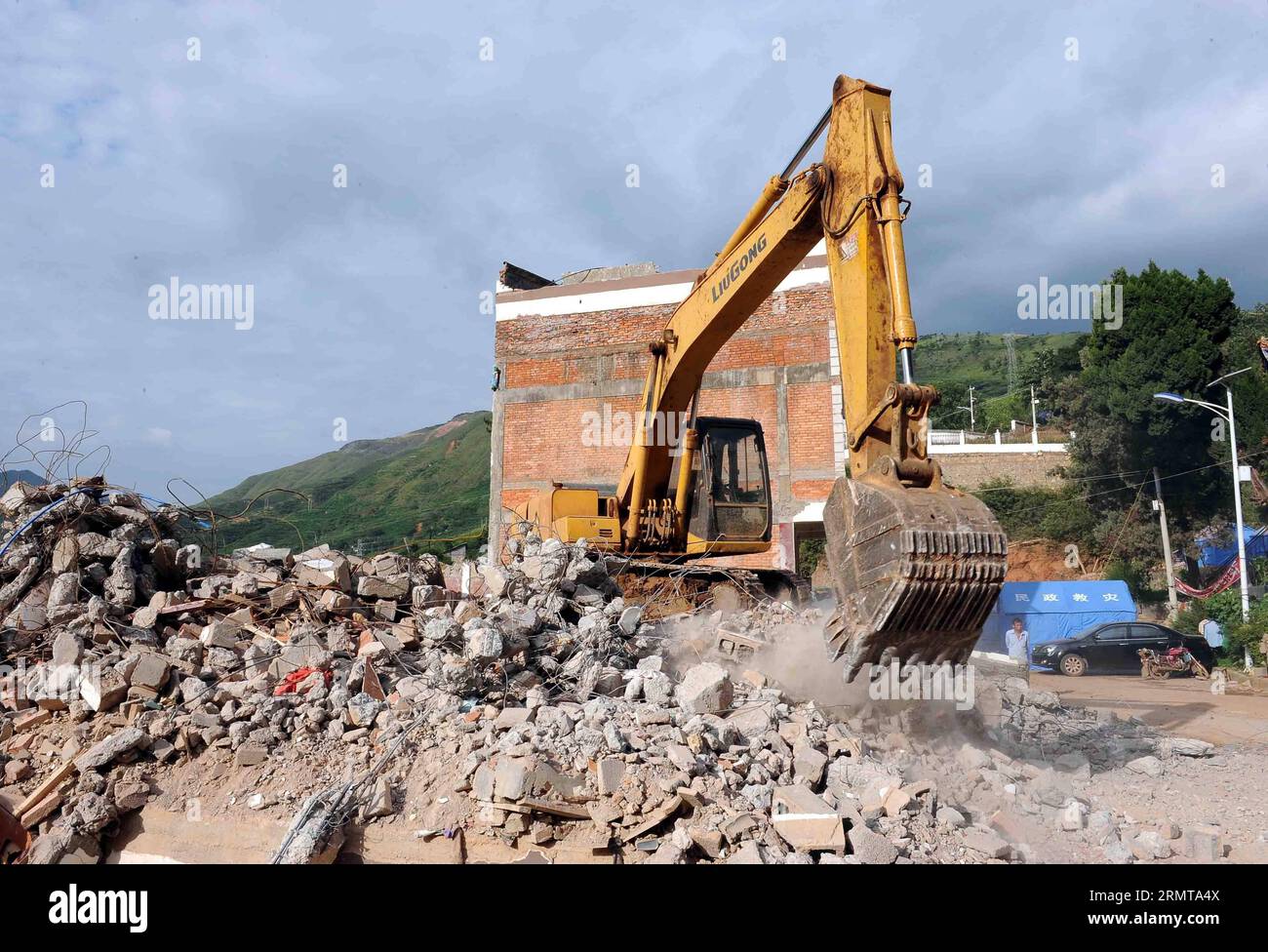 Theearthquake stricken hi-res stock photography and images - Alamy