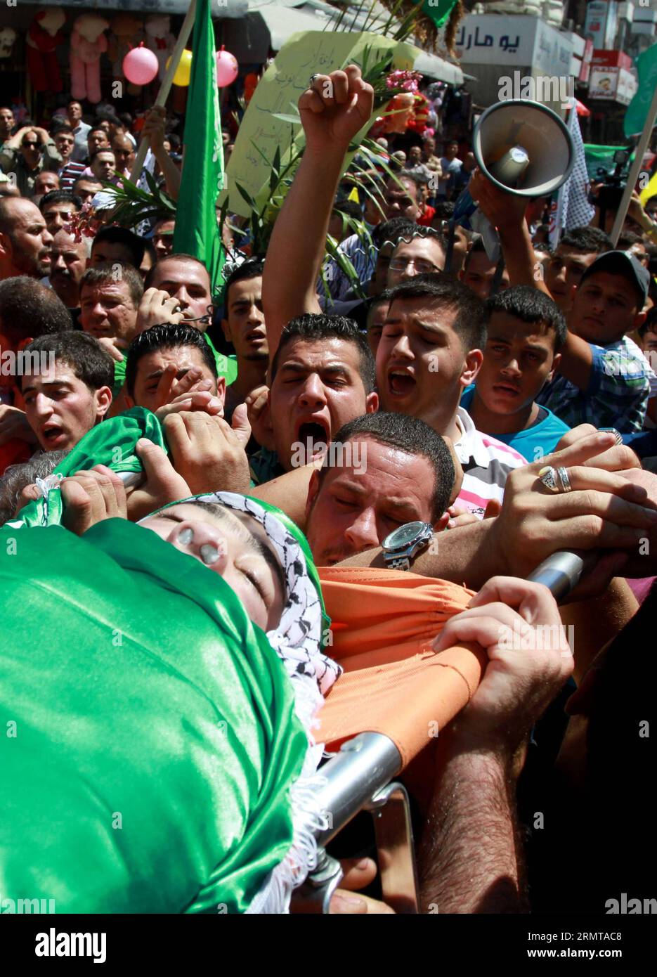 Carry abdomen hi-res stock photography and images - Alamy