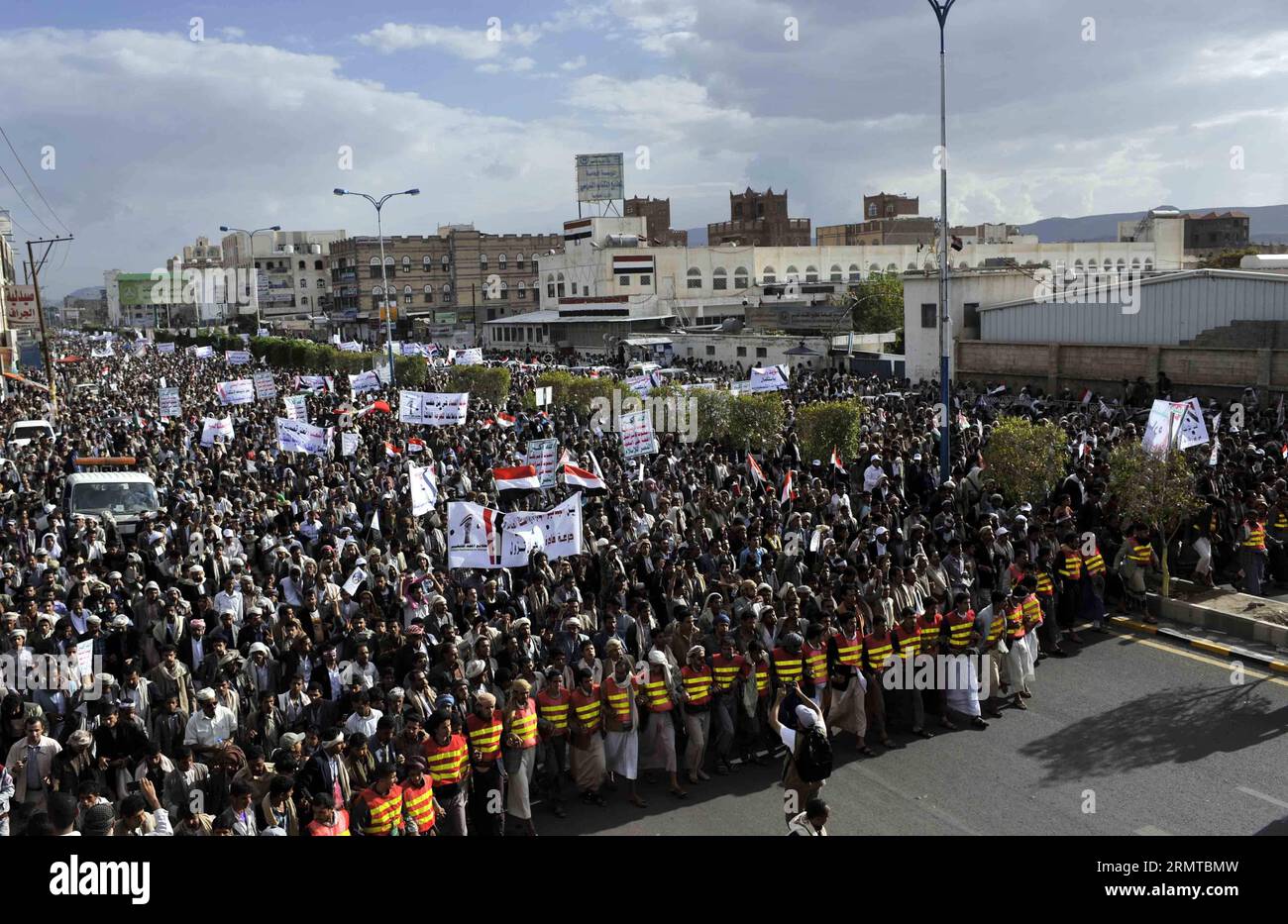 Yemen sanaa rally gaza hi-res stock photography and images - Alamy