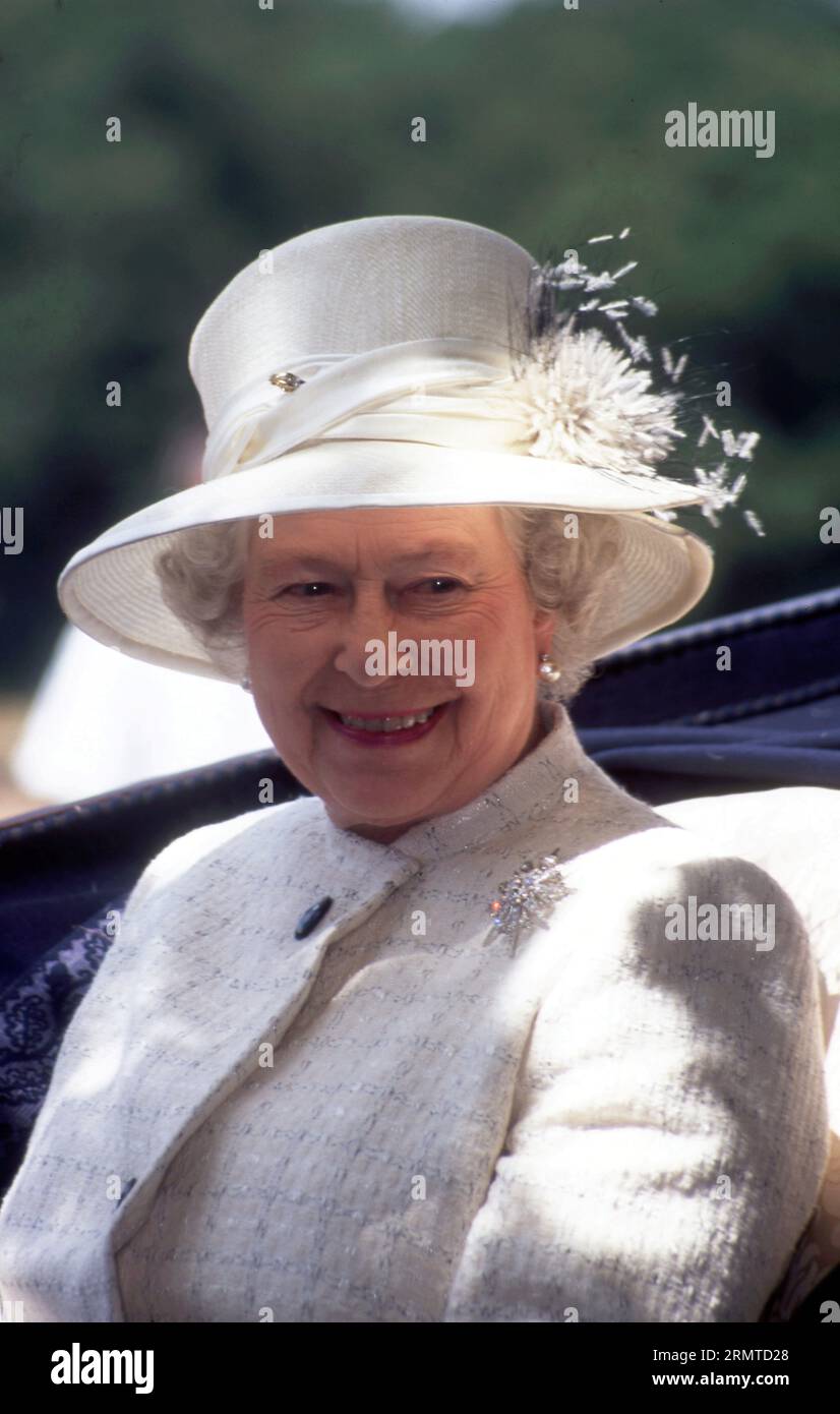 Queen Elizabeth, The Queen at Royal Ascot on the 19th June 2004 Photo ...