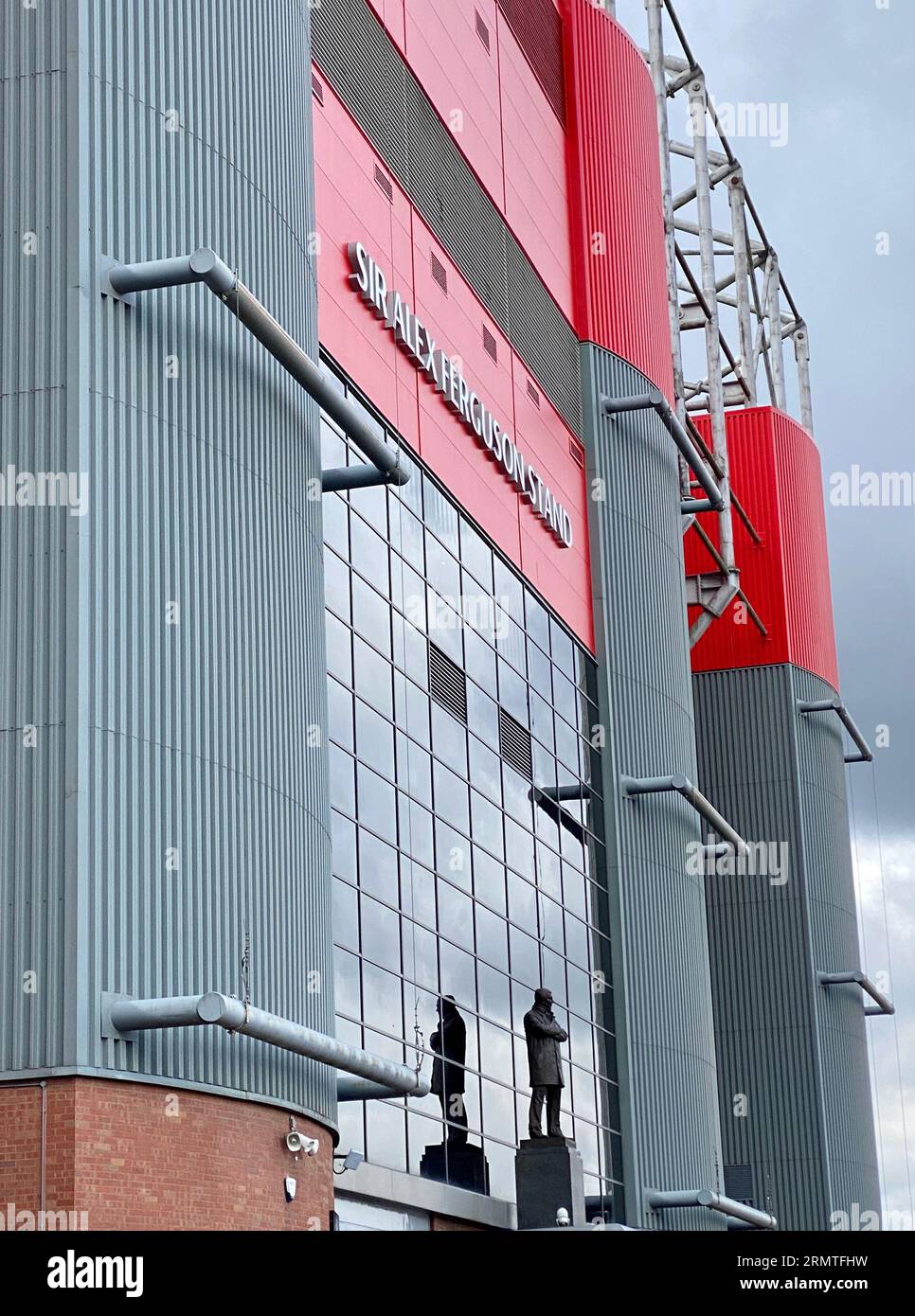 Old trafford exterior hi-res stock photography and images - Alamy