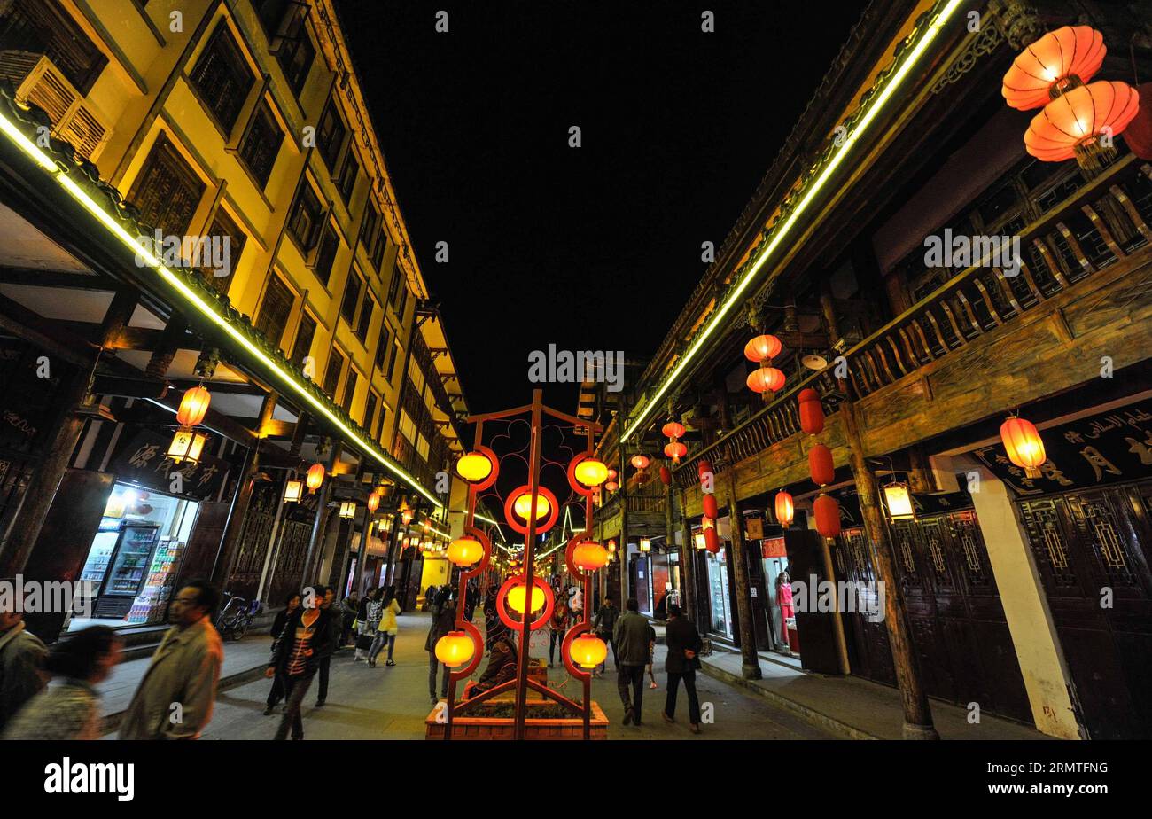 (140902) -- SONGPAN, Sept. 2, 2014 -- Tourists visit the Songzhou ...