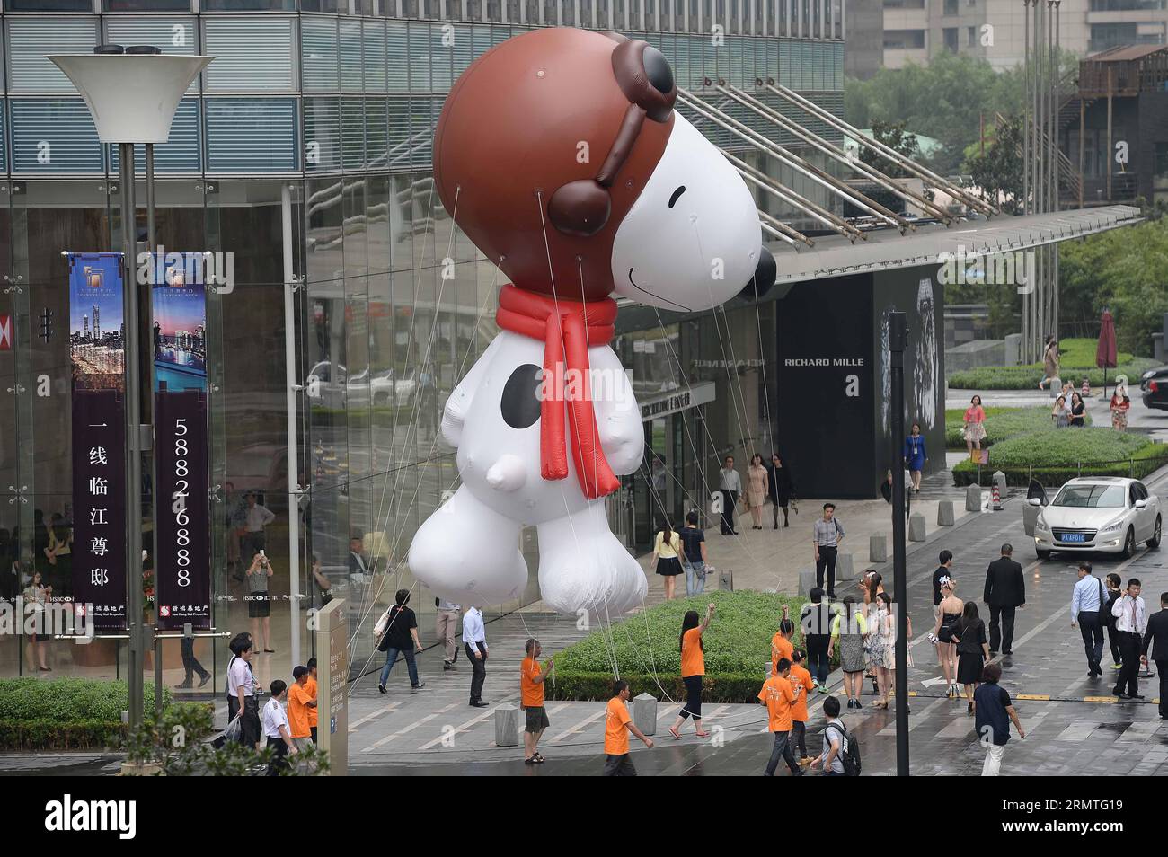 (140903) -- SHANGHAI, -- An eight-meter-tall Snoopy is seen in Lujiazui ...