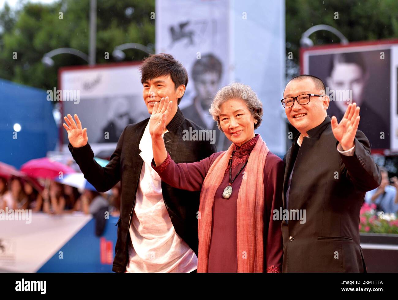 (140904) -- VENICE, Sept. 4, 2014 -- Chinese director Wang Xiaoshuai(R ...