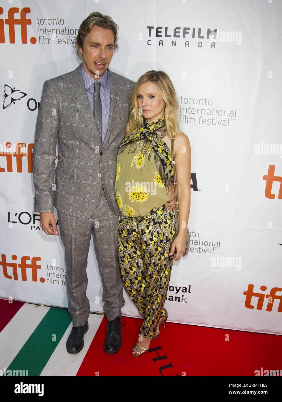 Actor Dax Shepard and his wife Kristen Bell pose for photos before the ...