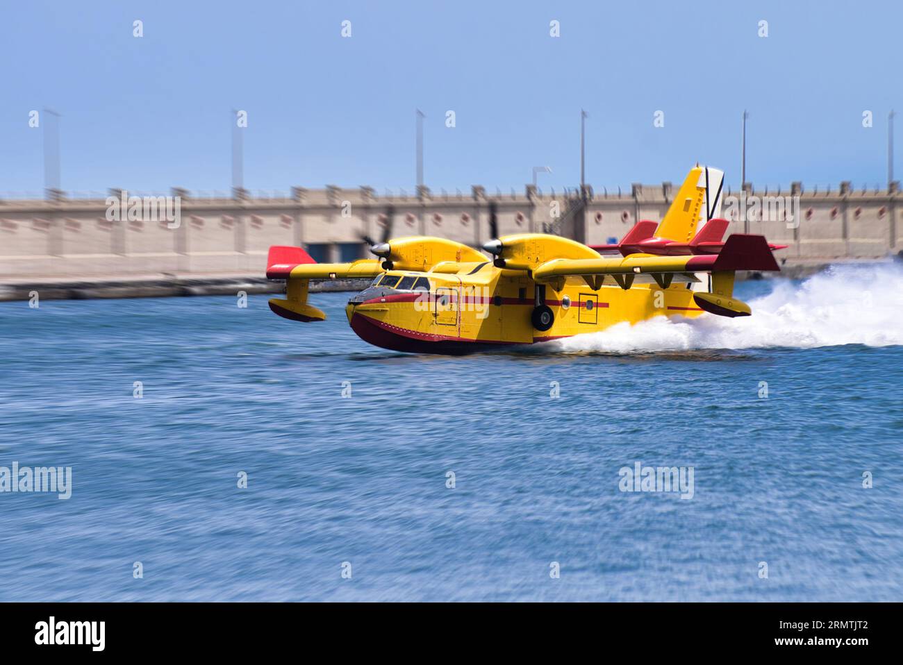 Seaplane in sea water with splashes behind Stock Photo - Alamy
