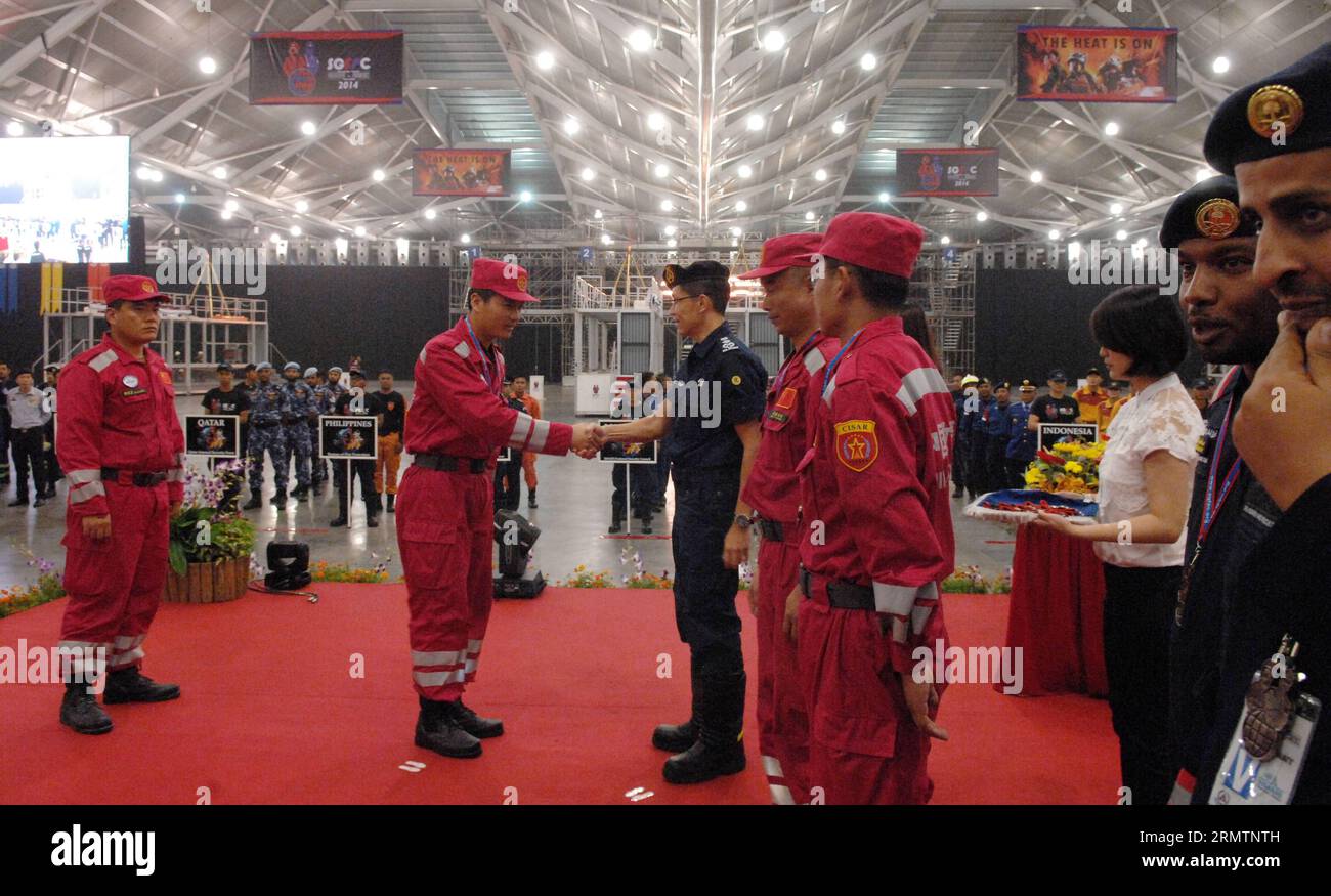 (140913) -- SINGAPORE, Sept. 13, 2014 -- Rescuers from China receive ...