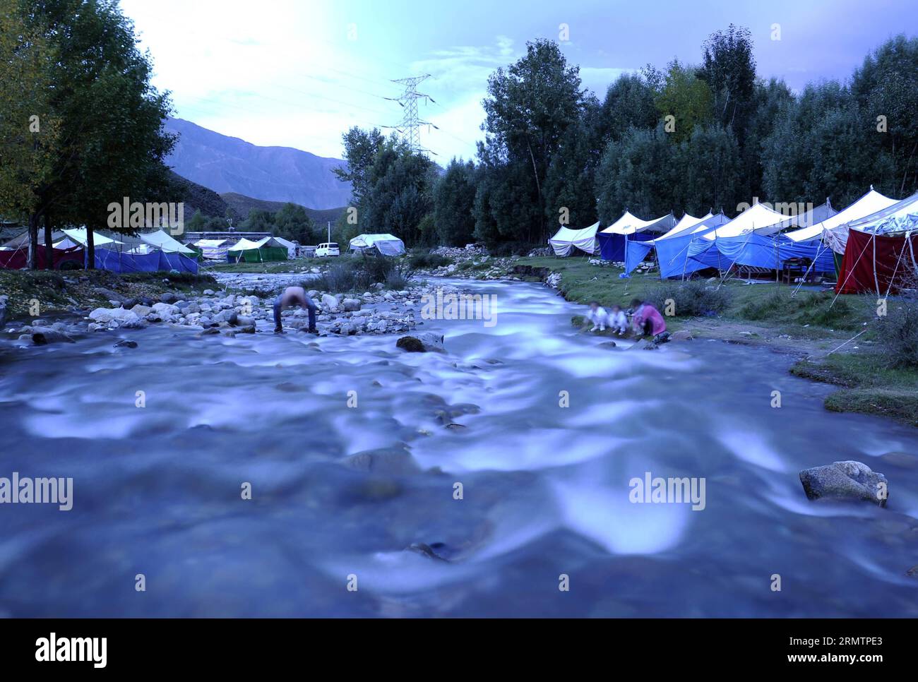 Wfchina lhasa bathing hi-res stock photography and images - Alamy