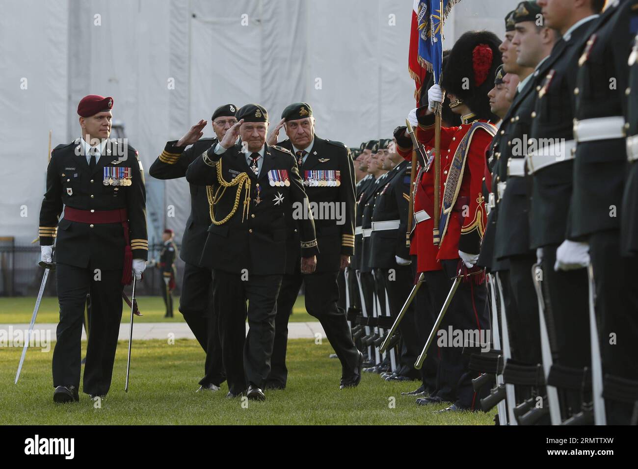 Royal 22nd regiment hi-res stock photography and images - Alamy