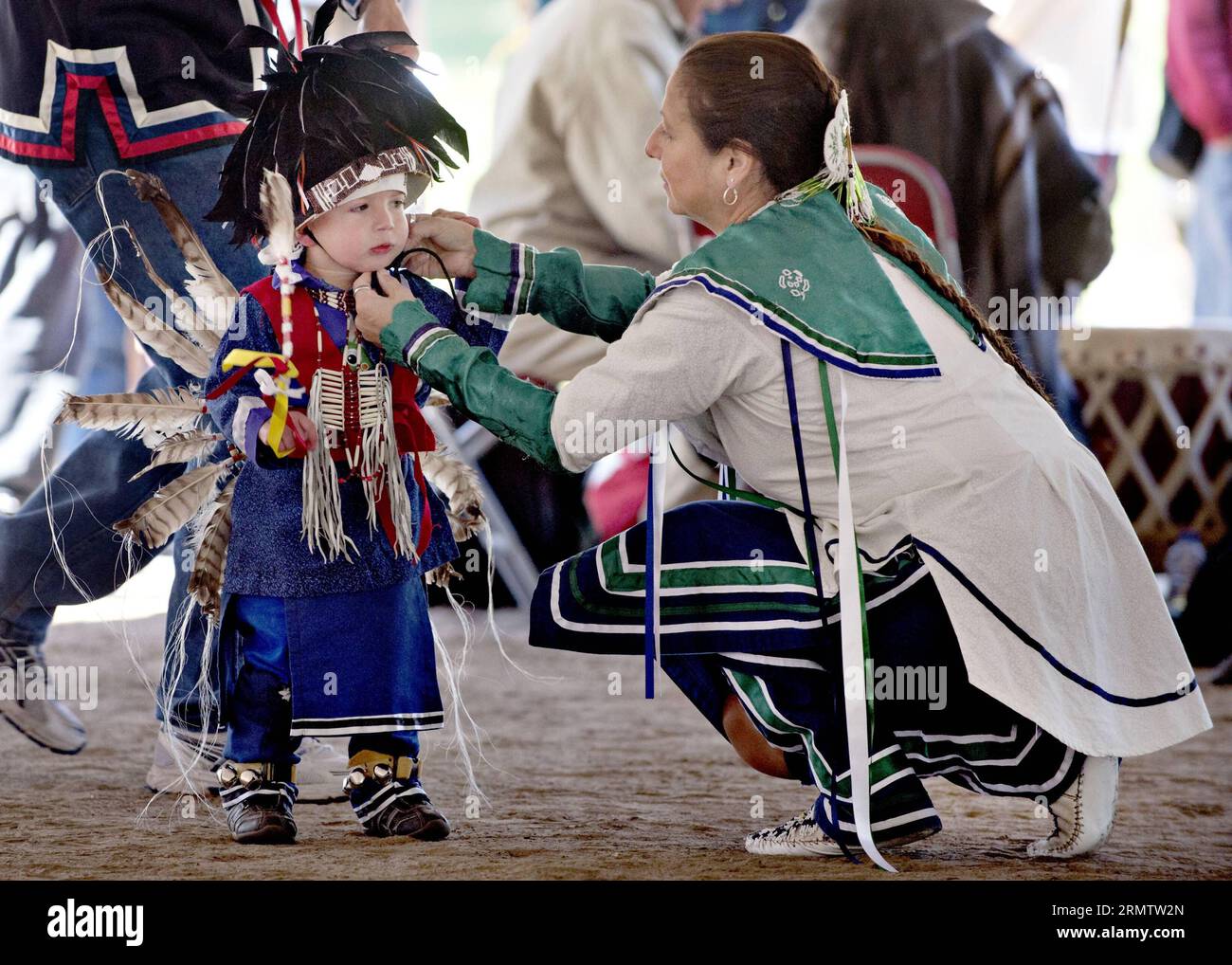 Canada indigenous dances hi-res stock photography and images - Alamy