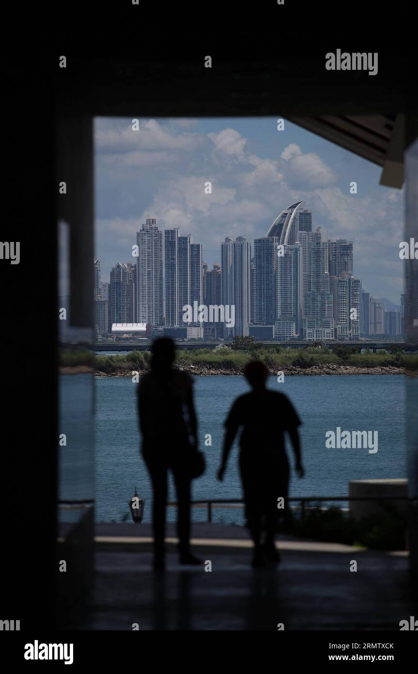 (140922) -- PANAMA CITY, -- People visit the Bio-Museum in Panama City ...