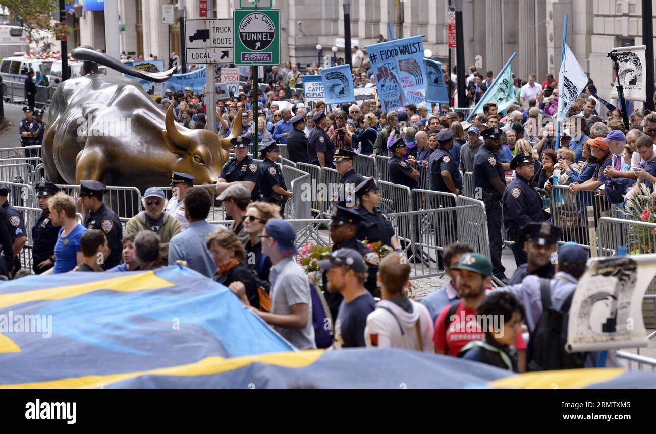 Flood wall street demonstration hi-res stock photography and images - Alamy