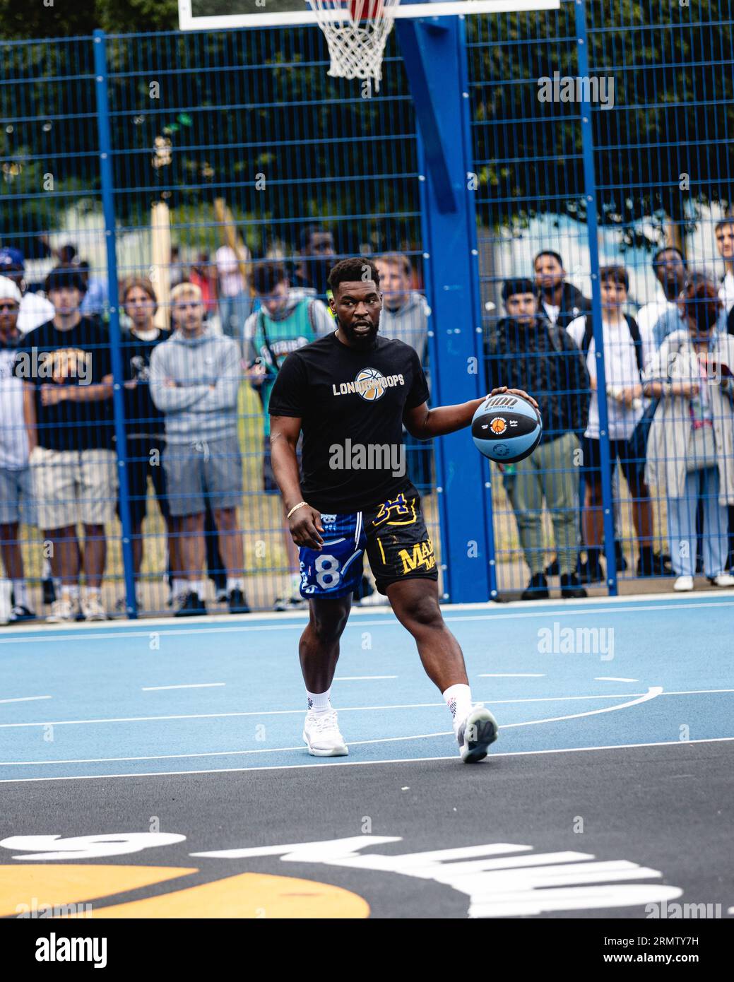 Blue cage basketball courts hi-res stock photography and images - Alamy