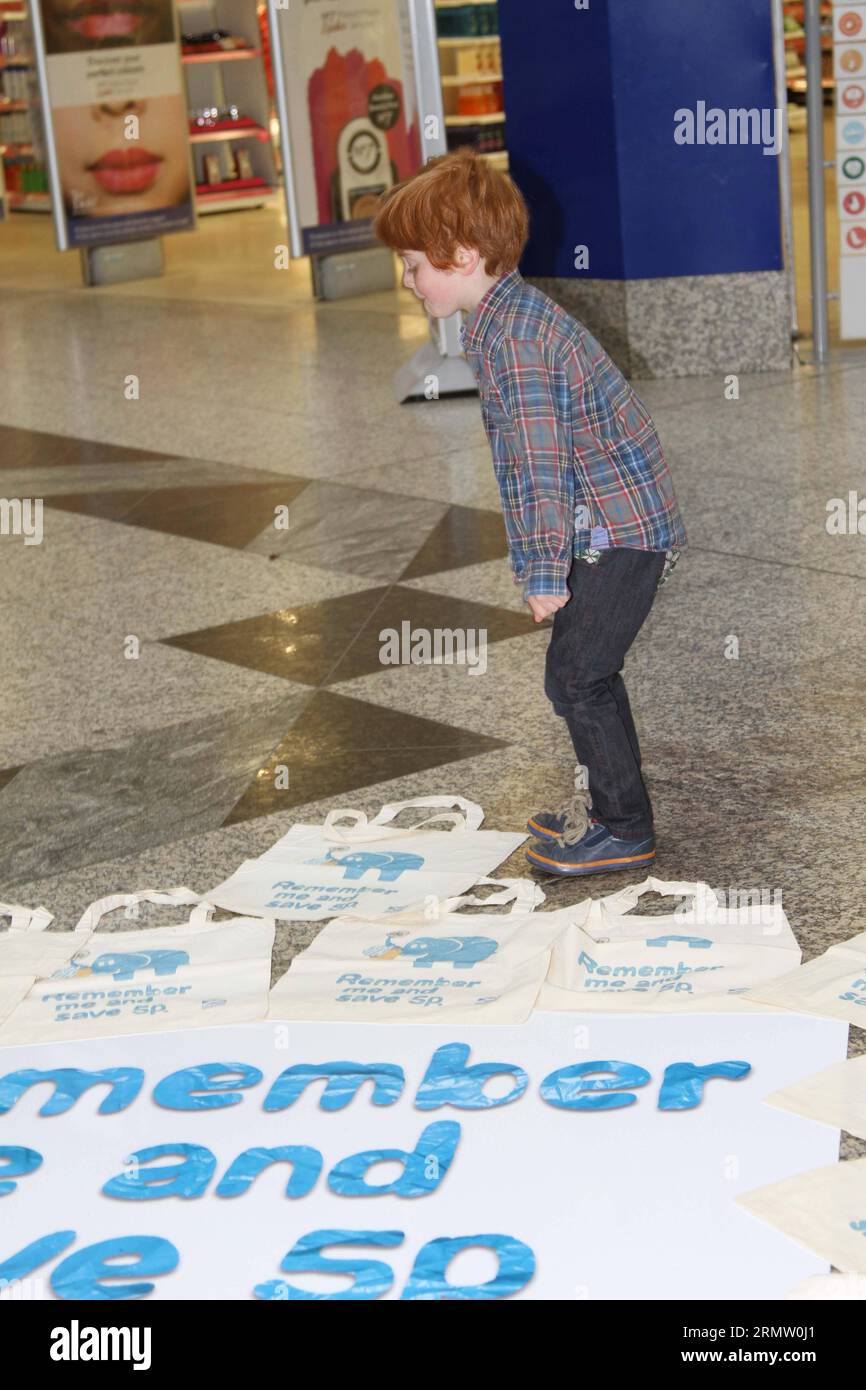 Plastic bag fee hi-res stock photography and images - Alamy