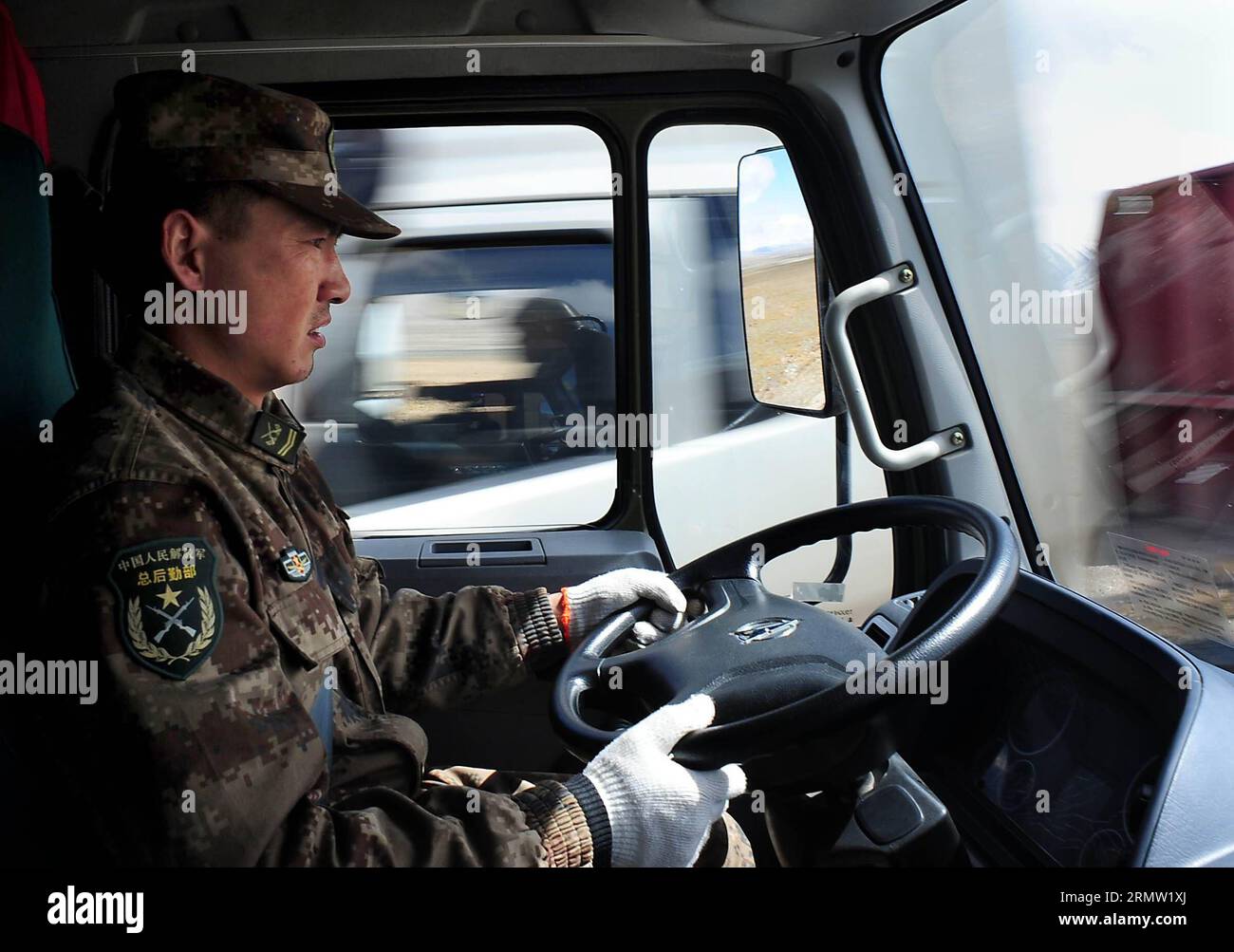 Tanggula pass hi-res stock photography and images - Alamy