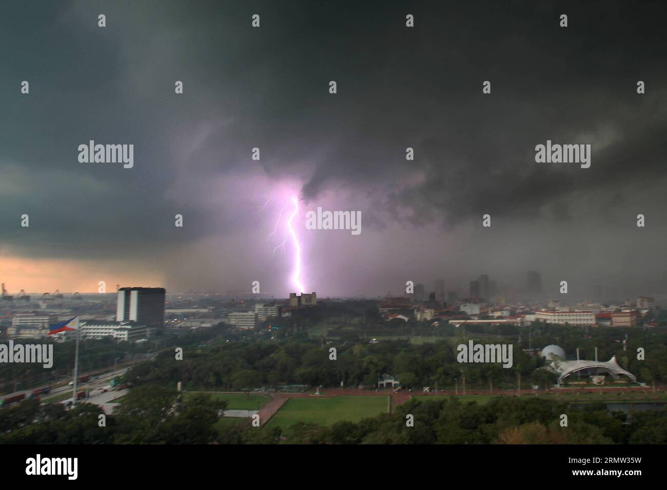 (141001) -- MANILA, Oct. 1, 2014 -- A lightning is seen during a thunderstorm in Manila, the ...