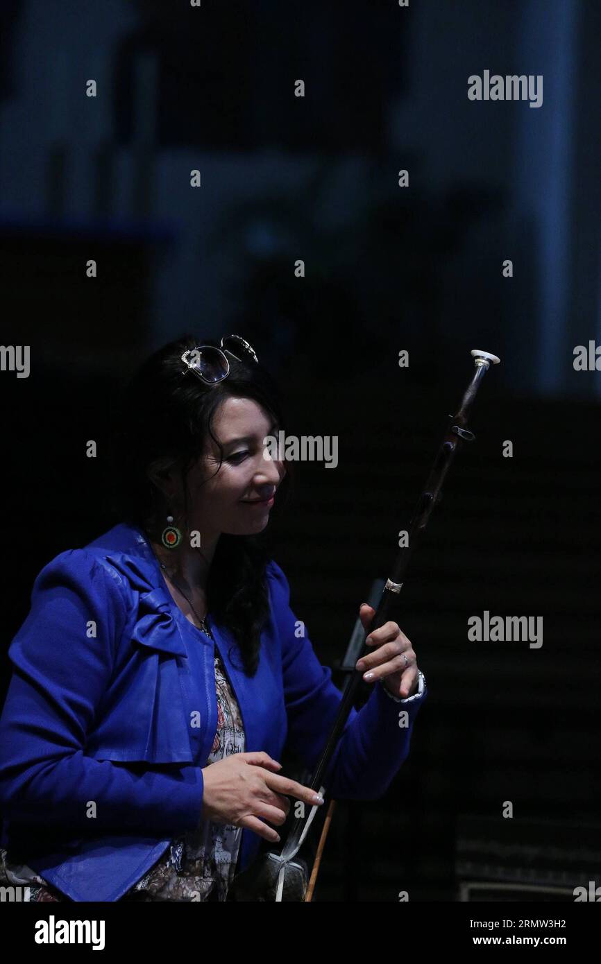 FRANKFURT, Oct. 1, 2014 -- Chinese artist Ma Xiaohui (L) performs Erhu ...