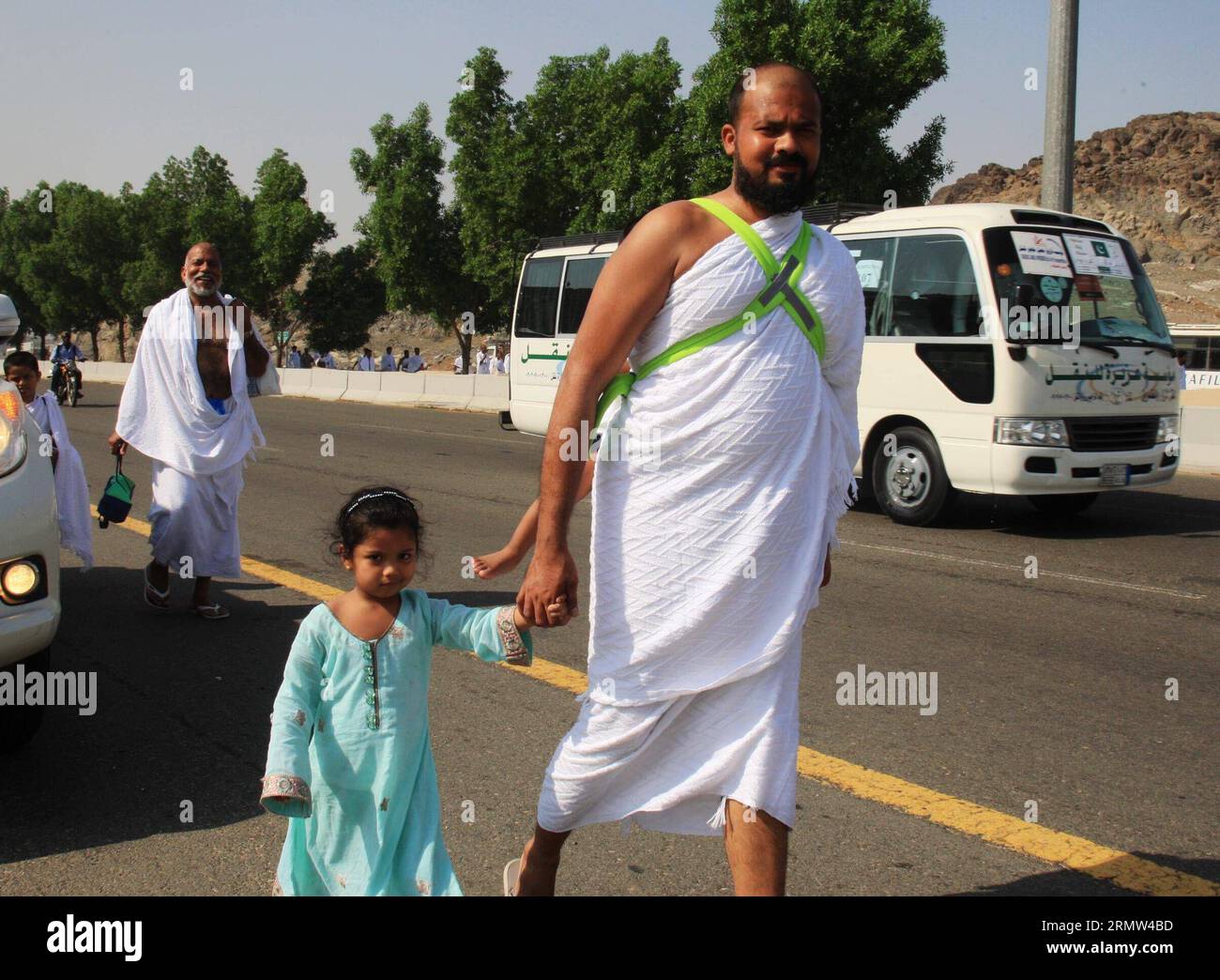 (141003) -- MECCA, -- Muslim pilgrims walk to Mina Valley near the holy ...