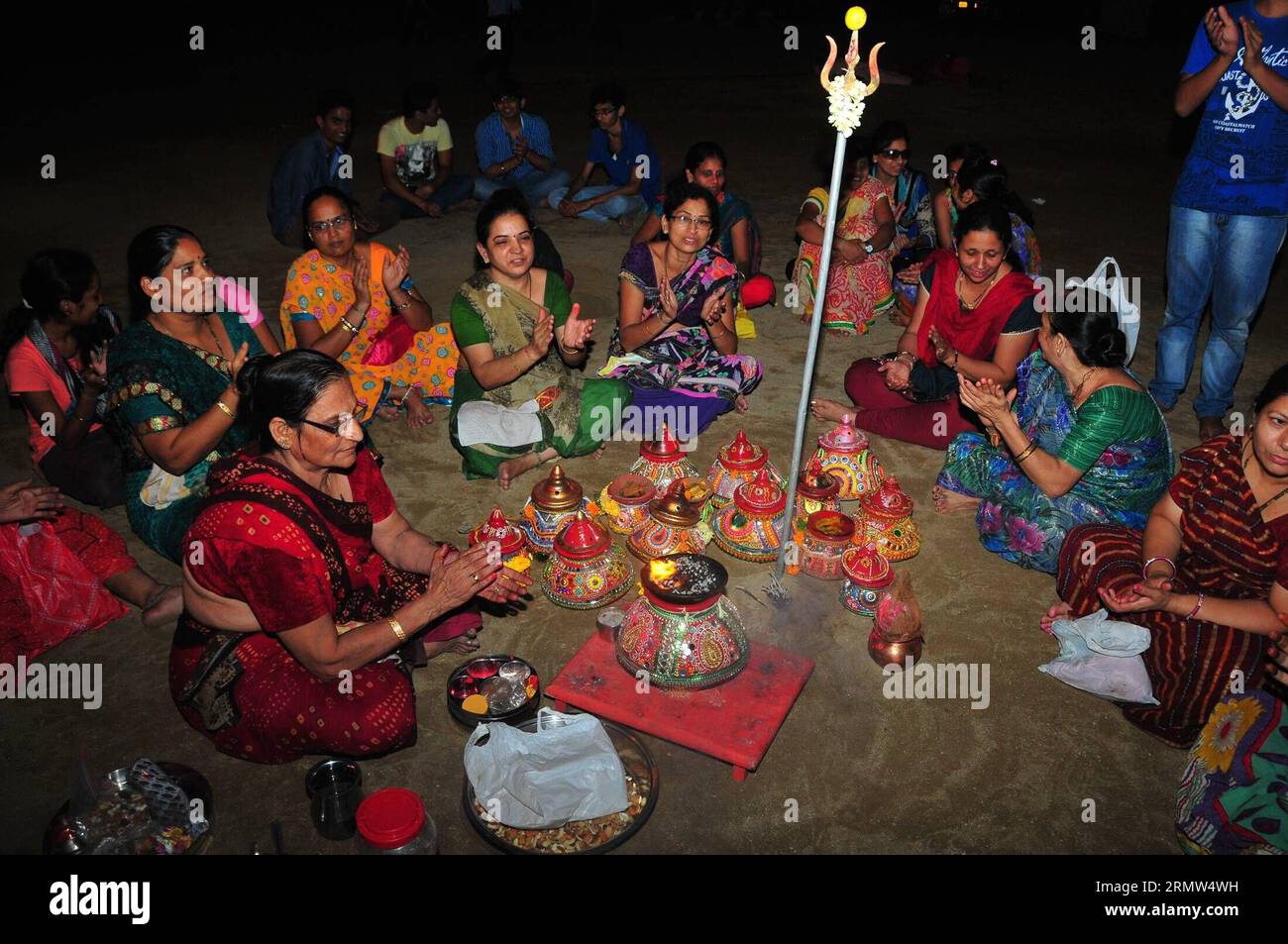 Indian hindu devotees pray hi-res stock photography and images - Alamy