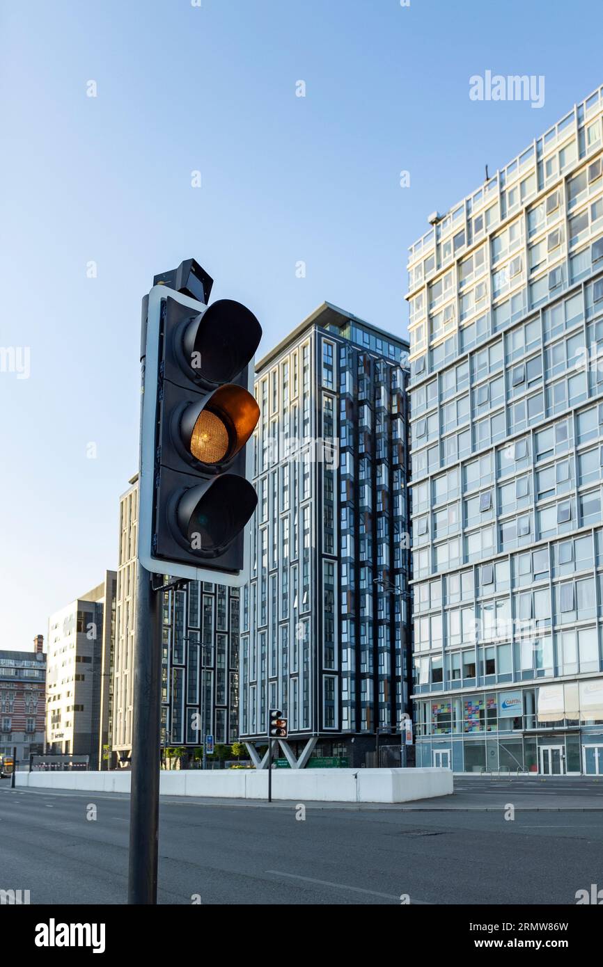 Amber traffic light hi-res stock photography and images - Alamy