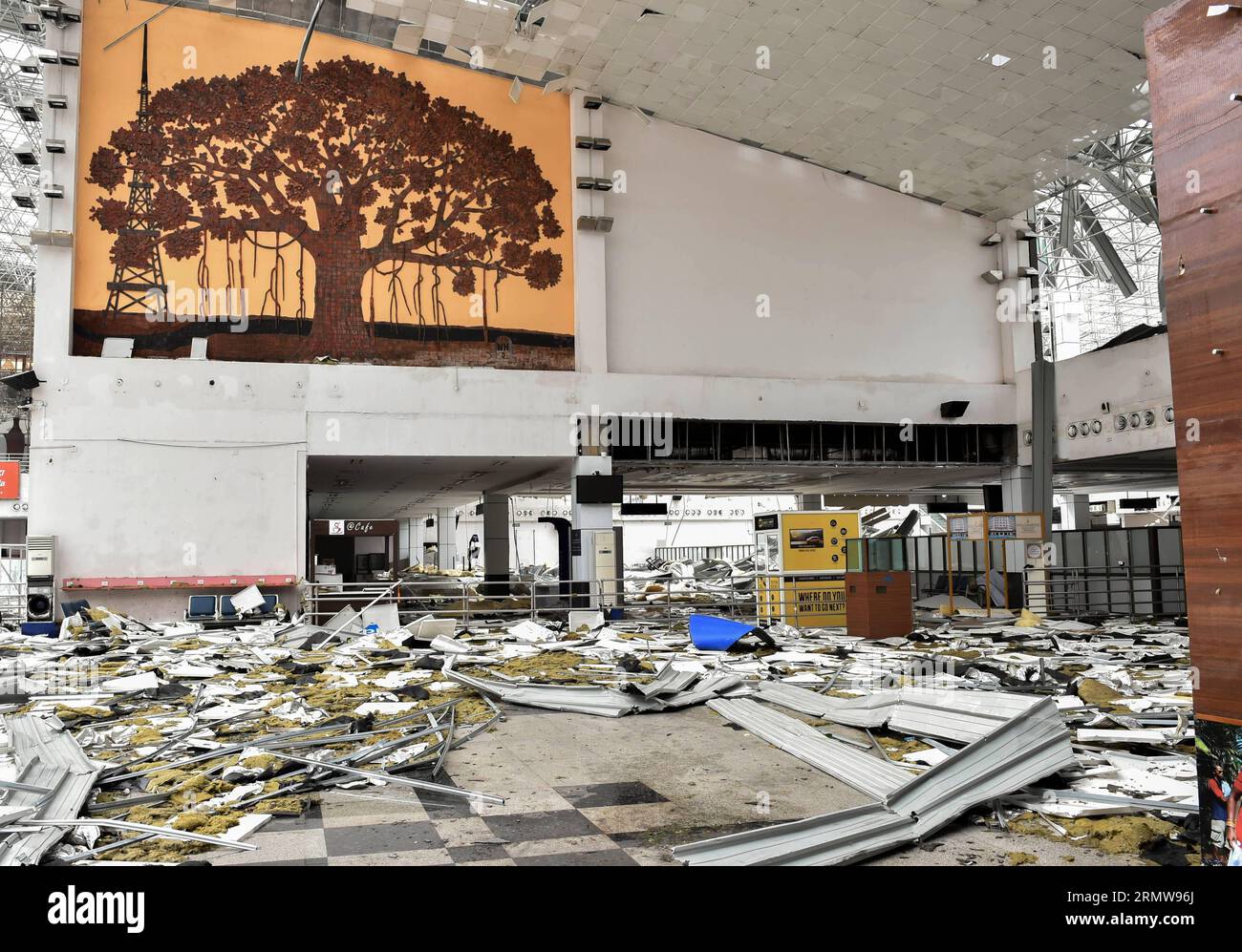 Hudhud cyclone hi-res stock photography and images - Alamy
